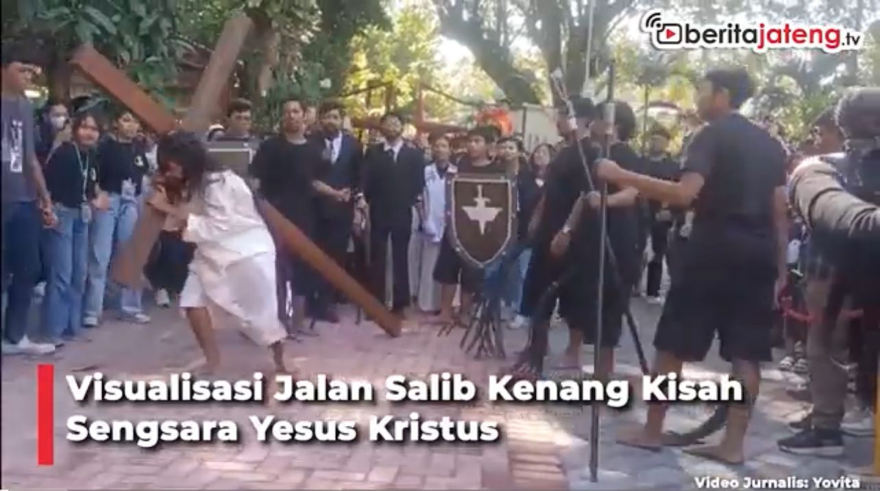 Umat Katholik Semarang Visualisasikan Jalan Salib